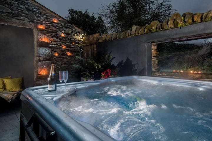 Upper Crumble With Hot Tub - Grange-over-Sands