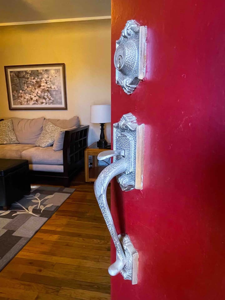 Cheerful 2-bedroom Near Top Family-owned Eateries - Pueblo, CO