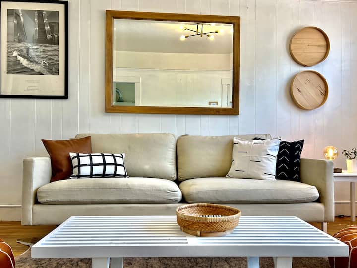 Cozy Chic + Comfortable In Oakland - Oakland, CA
