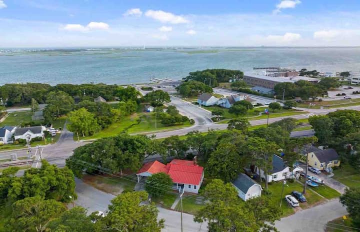 The Red Corner Cottage - Morehead City, NC