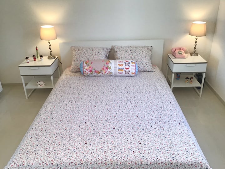 *New* Top Floor Spacious Bedroom With Balcony - Lucerna