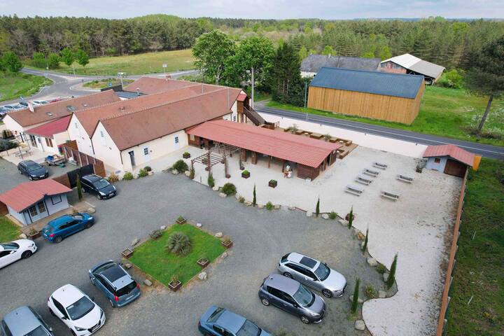 Gite 55 Couchages Salle 200 M2 - Sarthe