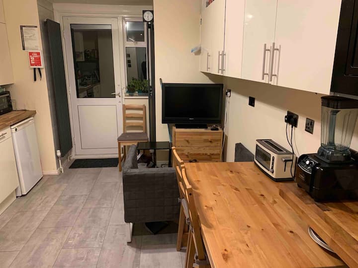 B3b Nw London, Harrow Near Tube, Mall, Hospital - Harrow