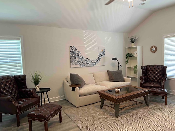 Popular 3 Bed/2 Bath Cottage - Mooresville, NC