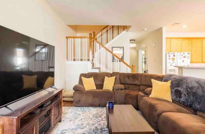Chill Vibes ~ Clean & Spacious House! - Littleton, CO