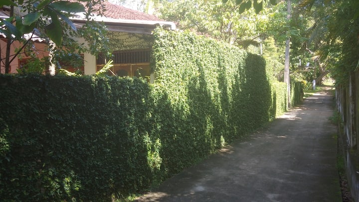 Whole House With Two Bed Rooms (Air Conditioned) - Hikkaduwa