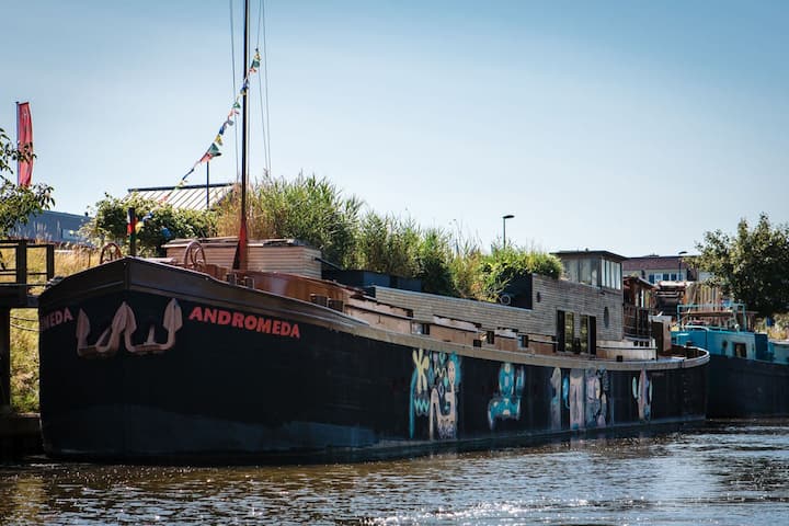 Sleeping On A Boat - Ecohostel - Gante