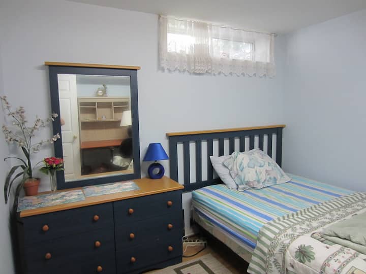 Barrhaven Homestay - Spacious Room #1 In Basement - Ottawa