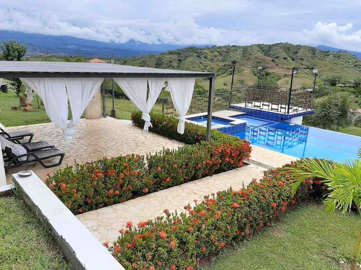 Well Located Villa, Infinity Pool & Amazing Views - Santa Fé de Antioquia