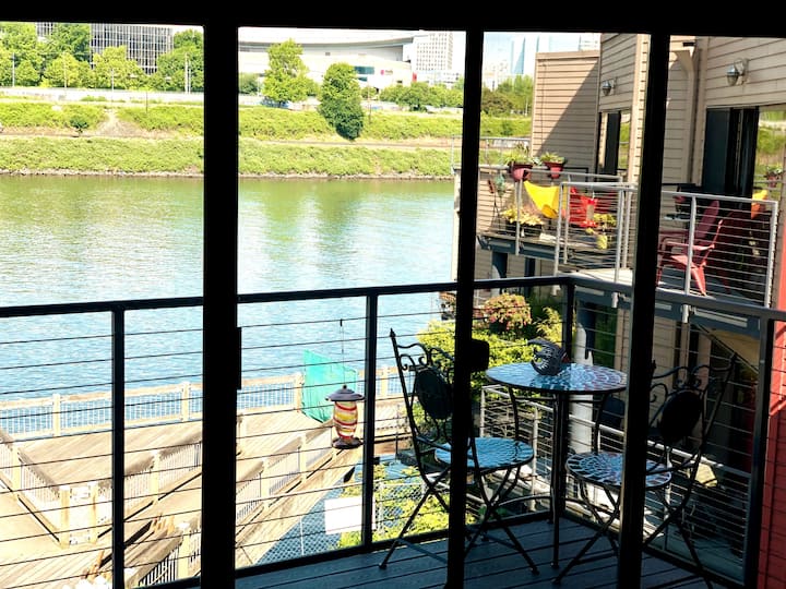 Beautiful Waterfront Pearl Condo, View, W/parking - Portland
