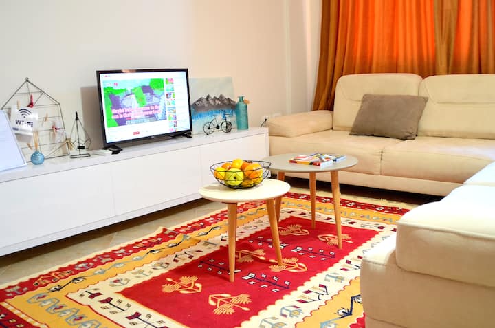 Sunny Flat In The Center Of Tirana, 2 Min. Walk - Tirana