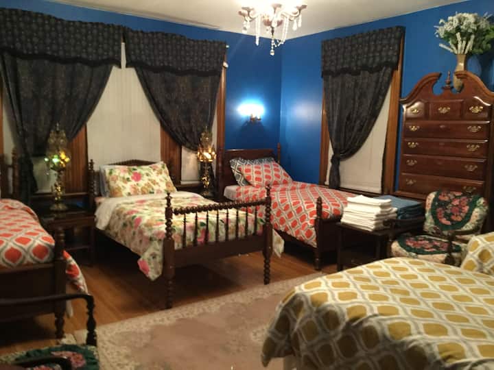 Friend's Room - Castle Victoria Bed And Breakfast - Niagara Falls