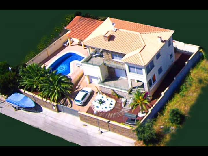 Begane Grond Appartement In Villa Casadecastilla - Roses