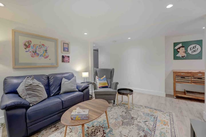 Like New 2 Bedroom Suite With Patio, Bbq & Views - Victoria