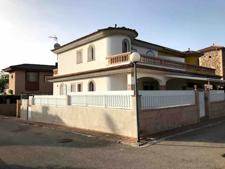 Luminoso Pareado "Es Pins" - Can Picafort