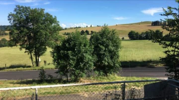 Gîte Besse Pour Randonnées, Repos Ou Vacances - Lac de Montcineyre
