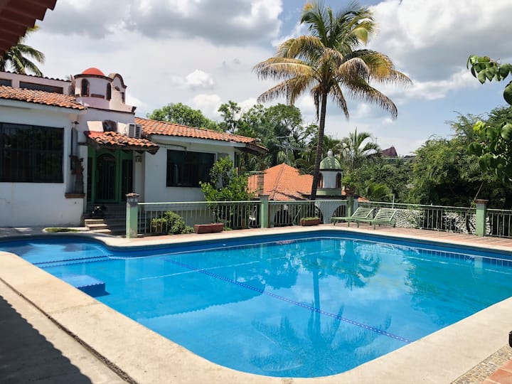 Extraordinaria Quinta Privada En Fraccionamiento - Temixco