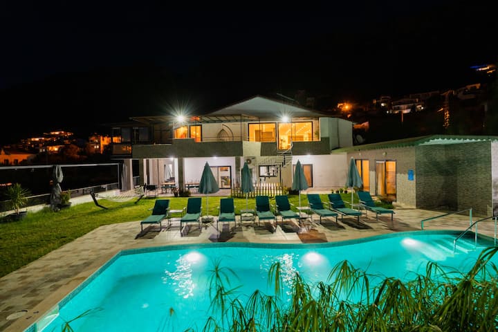 Kalkan Kördere Mevkiinde12 Kişilik Mega Lüks Villa - Kalkan