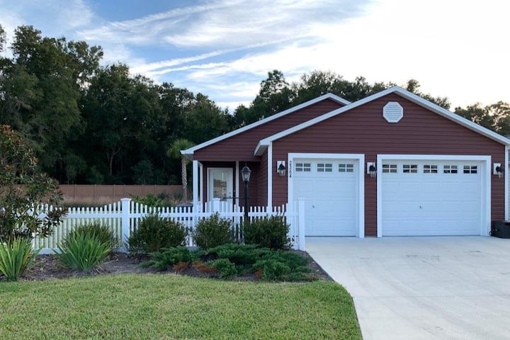 Hill Street Haus - The Villages, FL