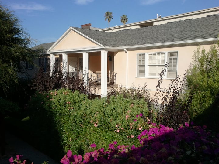 Be A Montana Ave Local - Santa Monica, CA