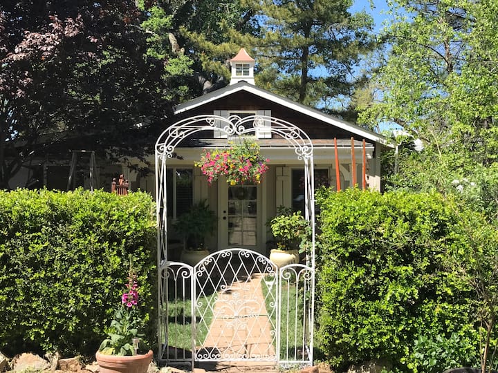 Cozy Canyon Cottage Close To Town - Auburn, CA