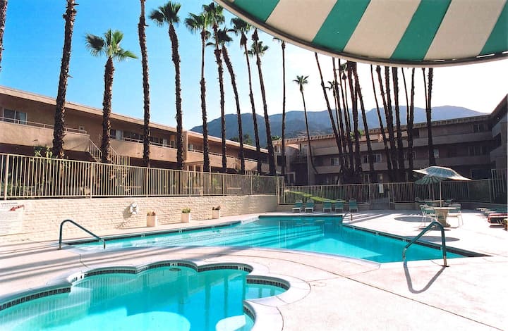 Fab Mid-century, Superb Mtn Views! - Palm Springs, CA