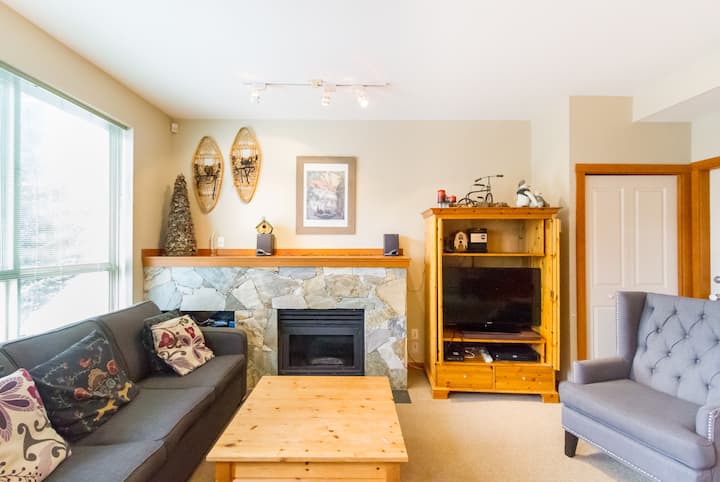Charming Townhouse @ Symphony W/ Private Entrance - Whistler