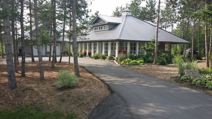 Upscale Country Home/ Ottawa Canada - Ottawa