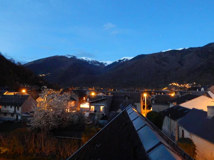 Appt T1 De 27 M2 Mansardé Vue Sur Les Montagnes - Bagnères-de-Luchon