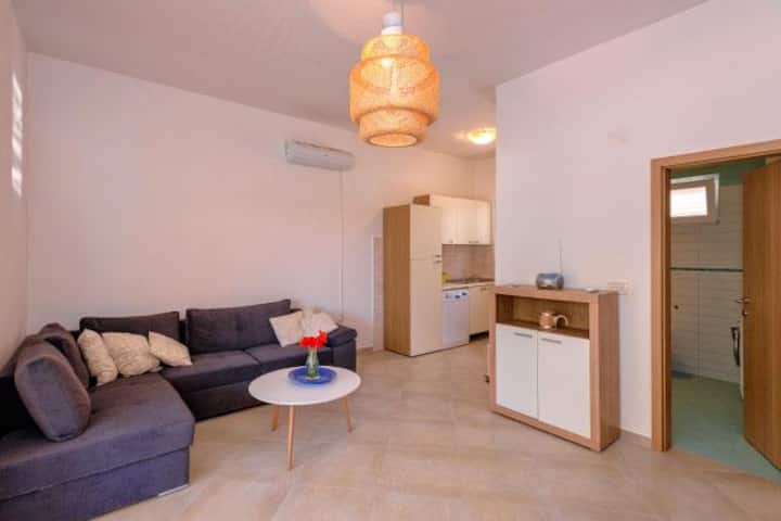 Apartman Fran- Nekoliko Minuta Od Mora I Plaže... - Stari Grad