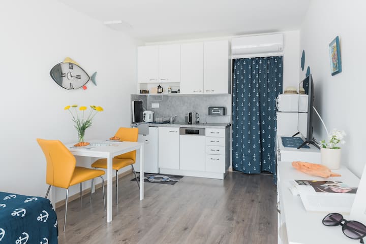 'Nemo' Lakeside Modern Studio W Spacious Terrace - Zamárdi