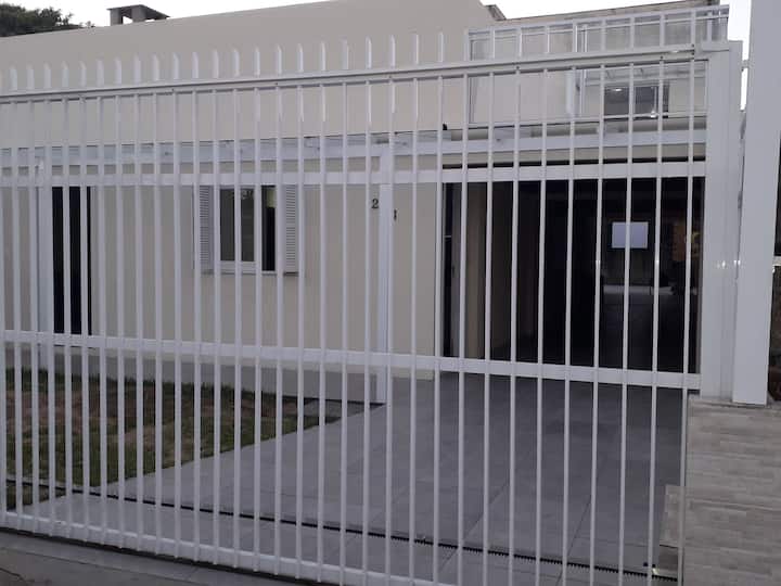 Casa Completa Em Torres Rs Próximo A Praia Da Cal - Torres, Brasil