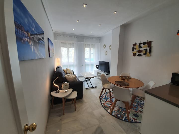 Apartamento Muy Luminoso En Triana. Centro. - Séville