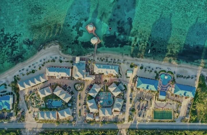 Luxury Beach Resort ⛱️ - Cayman Islands