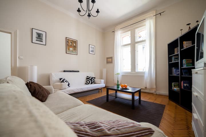 Chic&classic! Large&quiet 3 Room Apt By Andrassy - Budapeste