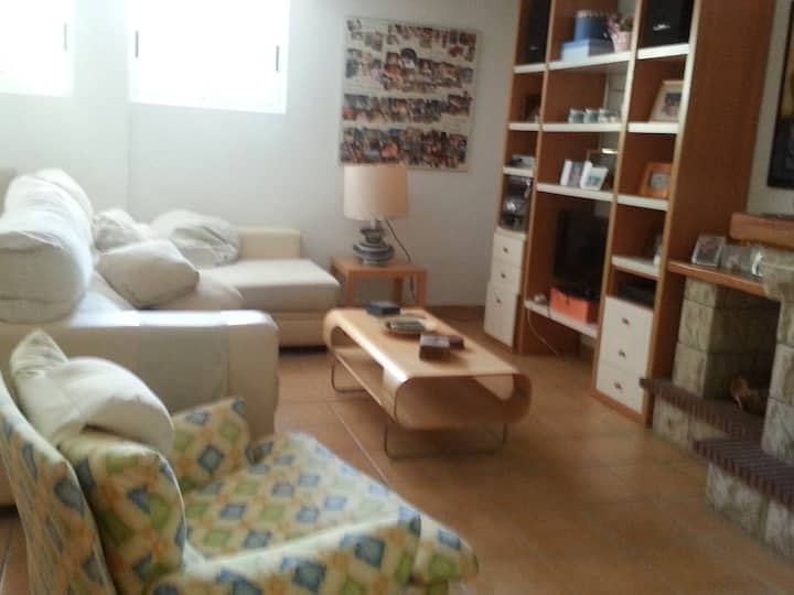 House For August & Sept. Mounten & 30 K From Beach - Elda