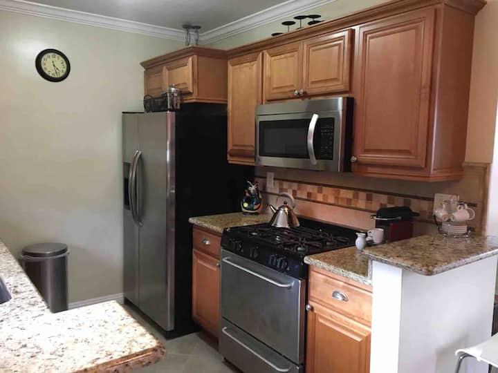 Entire Apt Near Lax,best Sites, Patio And Parking - Culver City, CA