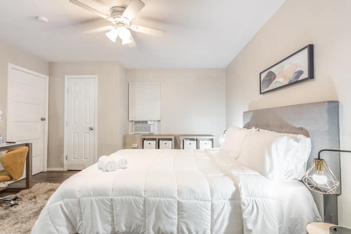 🧡The Pecan 🤎Junior Suite Desk Space Central Wifi - McAllen, TX
