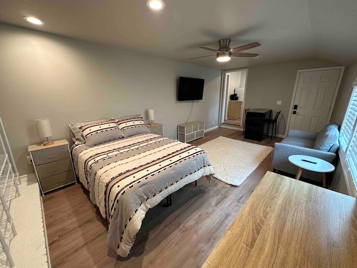 Cozy & Private Guest Suite - Wichita, KS