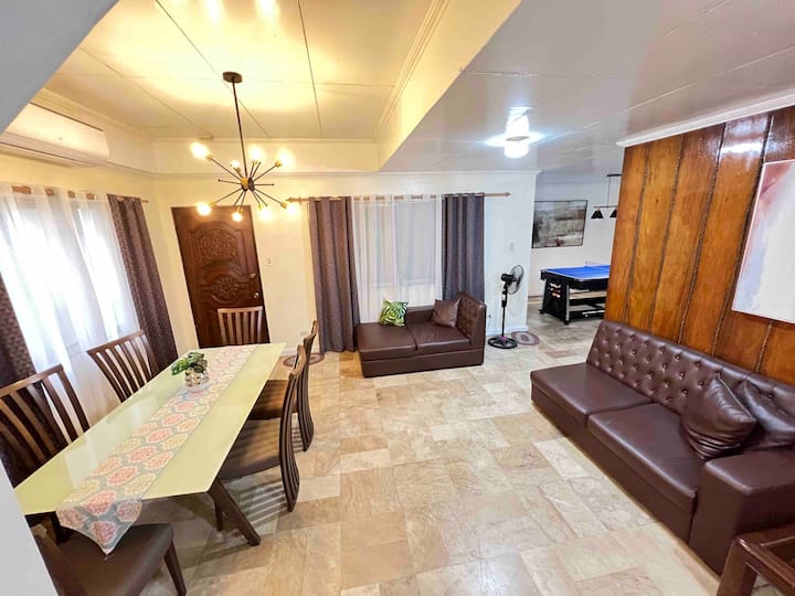 House A 3br W/billiards Hockey Along Commonwealth - Marikina