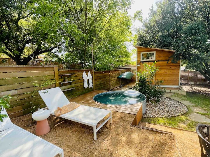 Serene Artist Retreat In The Heart Of Downtown - Austin, TX