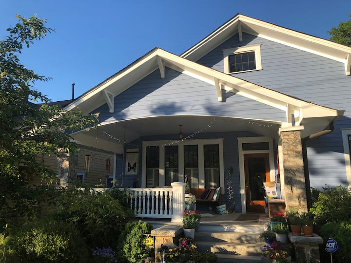 Little Blue Bungalow On Hurt Street - Atlanta, GA