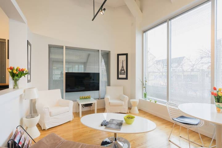 "Yorkville Loft + Office -Near Four Seasons Hotel" - Toronto, ON
