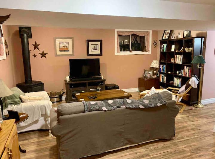 Quiet Bedroom In Small Townhouse - Durham