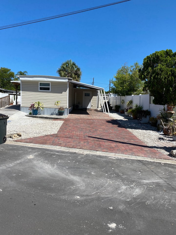 Tarpon Springs Retreat - Tarpon Springs, FL