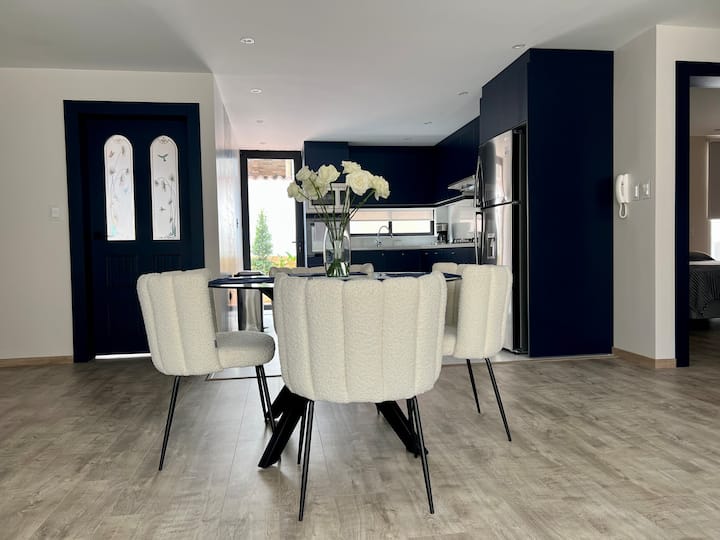 Bello Departamento, Rio Tomebamba - Cuenca