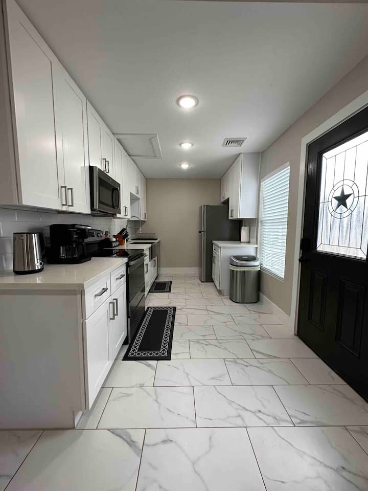 2 Bedroom Guesthouse - Independence Heights - Houston