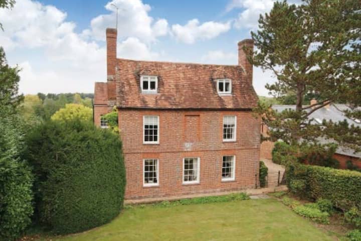 Pretty Georgian Farmhouse - Andover