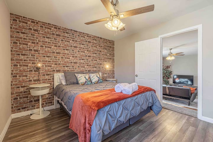 New York Theme Suite 1bd/1br ~Close To Shop - Palmdale, CA
