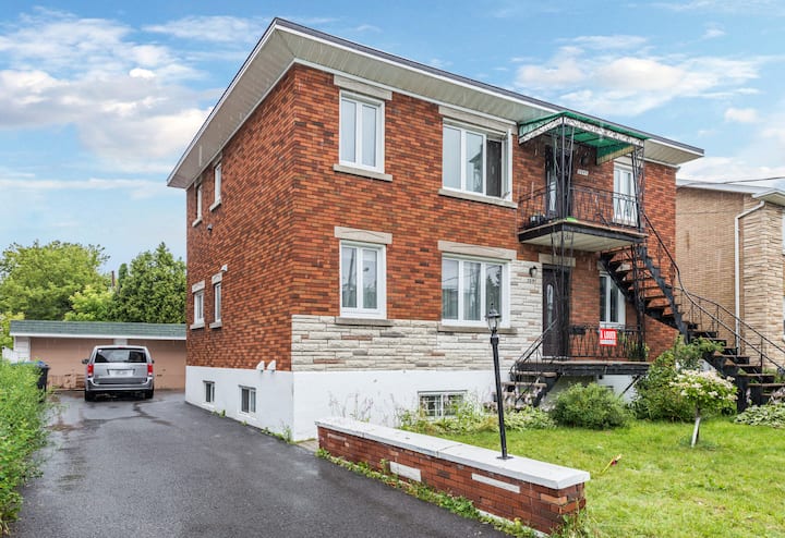Souperbe Appartement A St-hubert+solarium+cour - Brossard